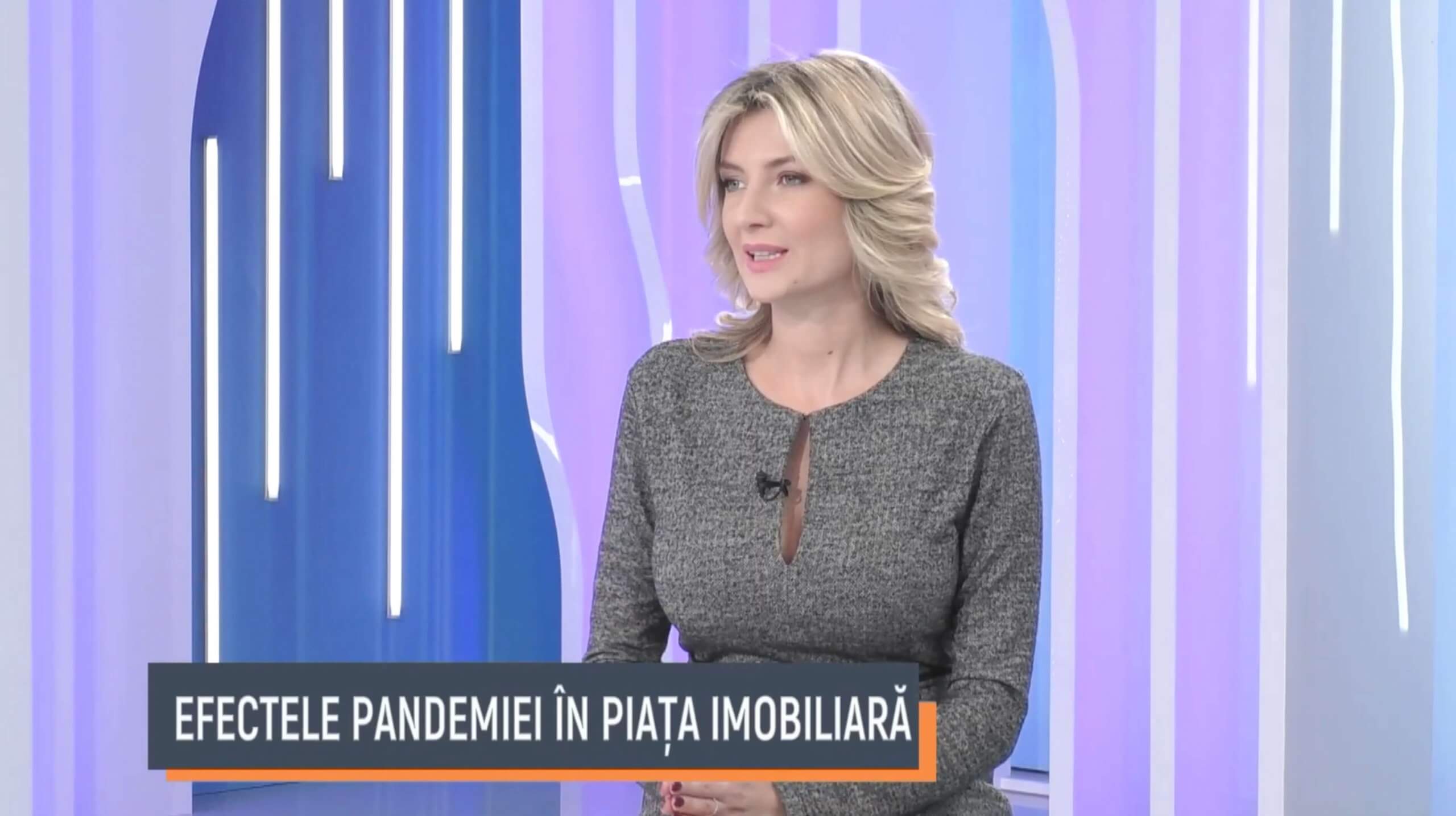 Andreea Comșa @ Între Prieteni, Metropola TV, Nov. 2020 - Premier Estate